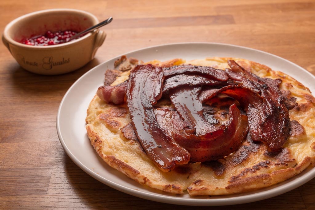 Skånska äggakaka med stekt fläsk